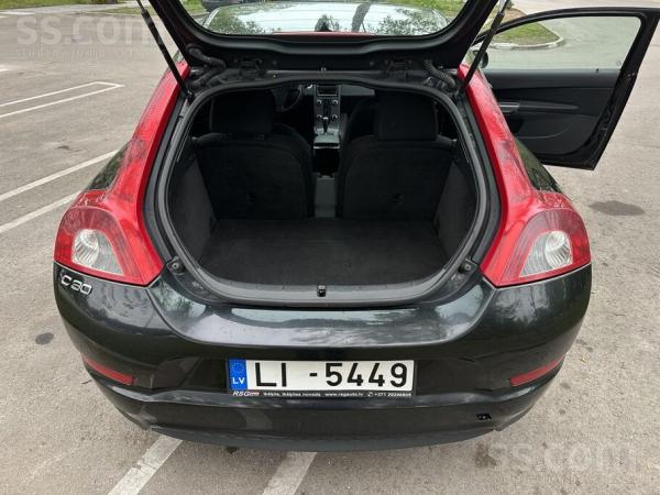 Melns Volvo C30 2010 Rīga, ar dzinēja tilpumu 2.00 L un nobraukumu 245 tūkst. km par 3500 €, foto 7 vietnē AUTOMOTO.COM.LV