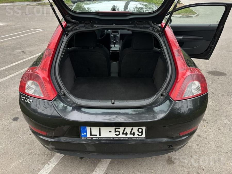 Melns Volvo C30 2010 Rīga, ar dzinēja tilpumu 2.00 L un nobraukumu 245 tūkst. km par 3500 €, foto 8 vietnē AUTOMOTO.COM.LV