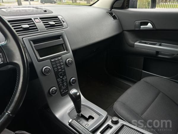 Melns Volvo C30 2010 Rīga, ar dzinēja tilpumu 2.00 L un nobraukumu 245 tūkst. km par 3500 €, foto 8 vietnē AUTOMOTO.COM.LV
