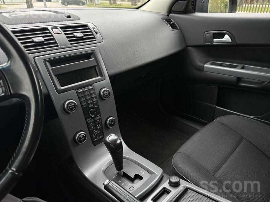 Melns Volvo C30 2010 Rīga, ar dzinēja tilpumu 2.00 L un nobraukumu 245 tūkst. km par 3500 €, foto 9 vietnē AUTOMOTO.COM.LV
