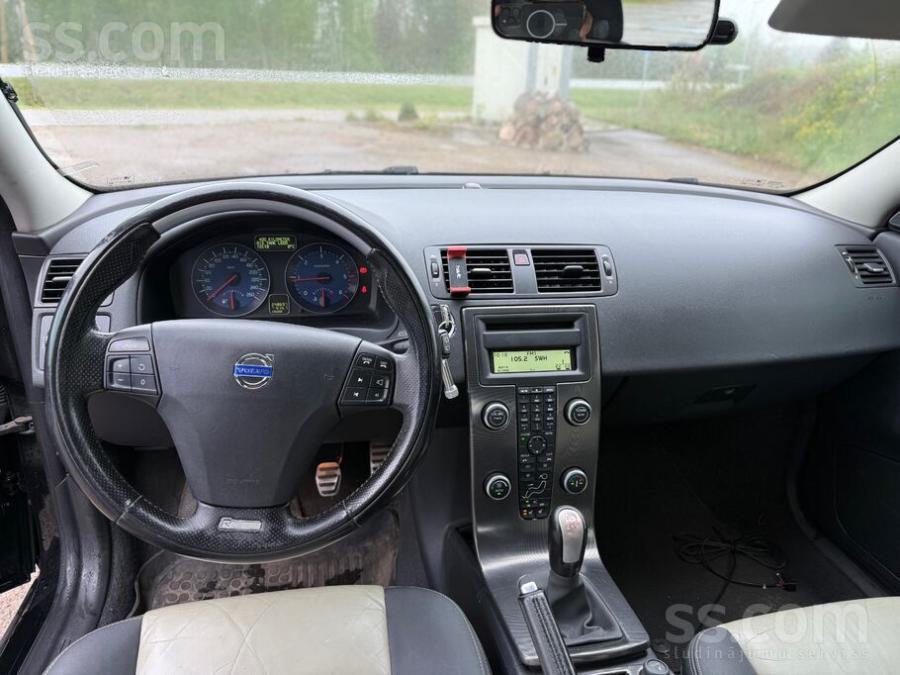 Melns Volvo C30 2010 Rīga, ar dzinēja tilpumu 1.60 L un nobraukumu 248 tūkst. km par 3150 €, foto 7 vietnē AUTOMOTO.COM.LV
