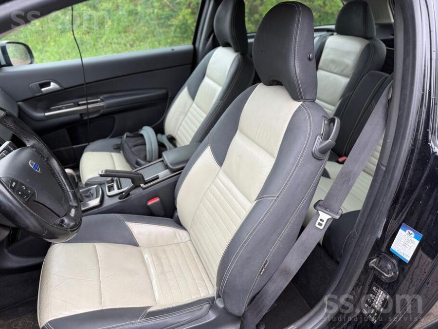 Melns Volvo C30 2010 Rīga, ar dzinēja tilpumu 1.60 L un nobraukumu 248 tūkst. km par 3150 €, foto 8 vietnē AUTOMOTO.COM.LV