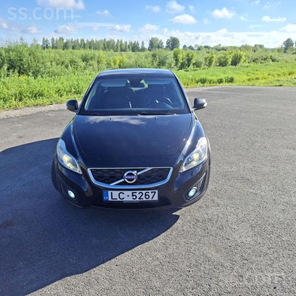 Black Volvo C30 2010 in Jelgava, with an engine capacity of 1.60 L and mileage of 370 thousand km for 3250 €, photo 1 on AUTOMOTO.COM.LV