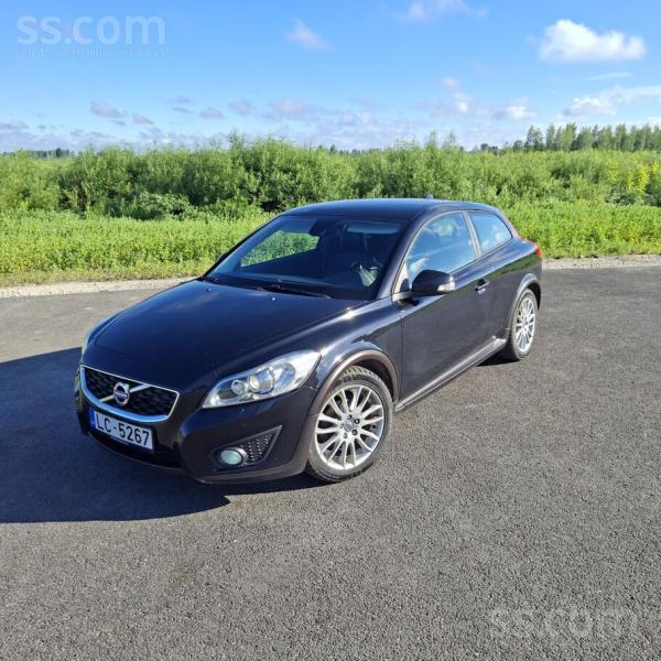 Black Volvo C30 2010 in Jelgava, with an engine capacity of 1.60 L and mileage of 370 thousand km for 3250 €, photo 2 on AUTOMOTO.COM.LV