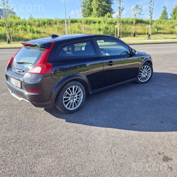 Black Volvo C30 2010 in Jelgava, with an engine capacity of 1.60 L and mileage of 370 thousand km for 3250 €, photo 3 on AUTOMOTO.COM.LV
