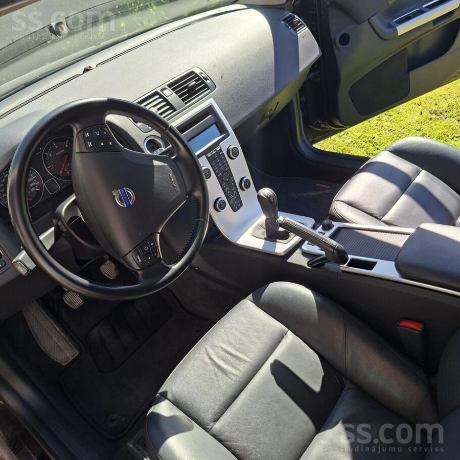 Melns Volvo C30 2010 Jelgava, ar dzinēja tilpumu 1.60 L un nobraukumu 370 tūkst. km par 3250 €, foto 5 vietnē AUTOMOTO.COM.LV