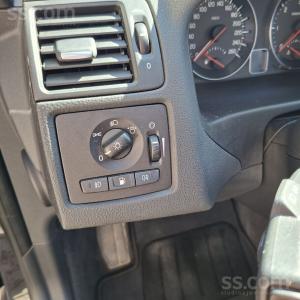 Melns Volvo C30 2010 Jelgava, ar dzinēja tilpumu 1.60 L un nobraukumu 370 tūkst. km par 3250 €, foto 8 vietnē AUTOMOTO.COM.LV