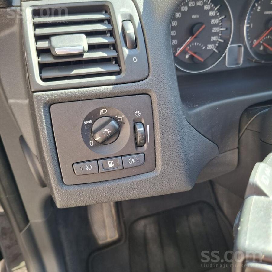 Melns Volvo C30 2010 Jelgava, ar dzinēja tilpumu 1.60 L un nobraukumu 370 tūkst. km par 3250 €, foto 8 vietnē AUTOMOTO.COM.LV