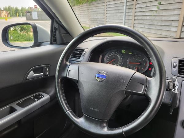 Black Volvo C30 2010 in Riga, with an engine capacity of 1.60 L and mileage of 194 thousand km for 4290 €, photo 4 on AUTOMOTO.COM.LV