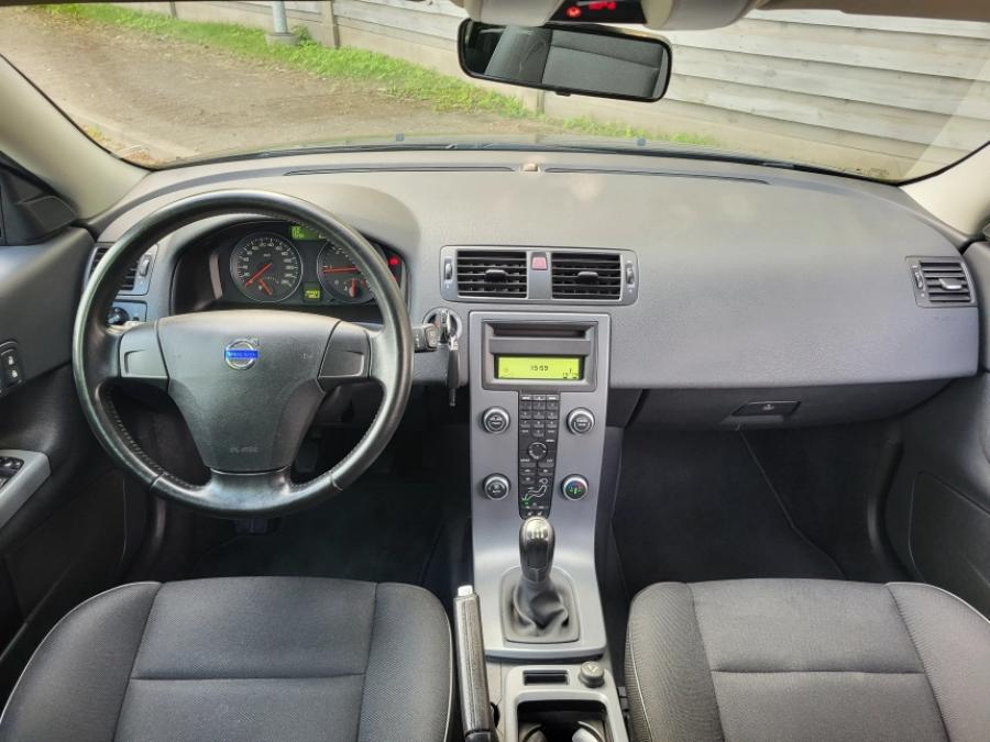 Melns Volvo C30 2010 Rīga, ar dzinēja tilpumu 1.60 L un nobraukumu 194 tūkst. km par 4290 €, foto 9 vietnē AUTOMOTO.COM.LV