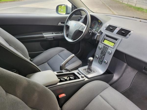 Black Volvo C30 2010 in Riga, with an engine capacity of 1.60 L and mileage of 194 thousand km for 4290 €, photo 9 on AUTOMOTO.COM.LV