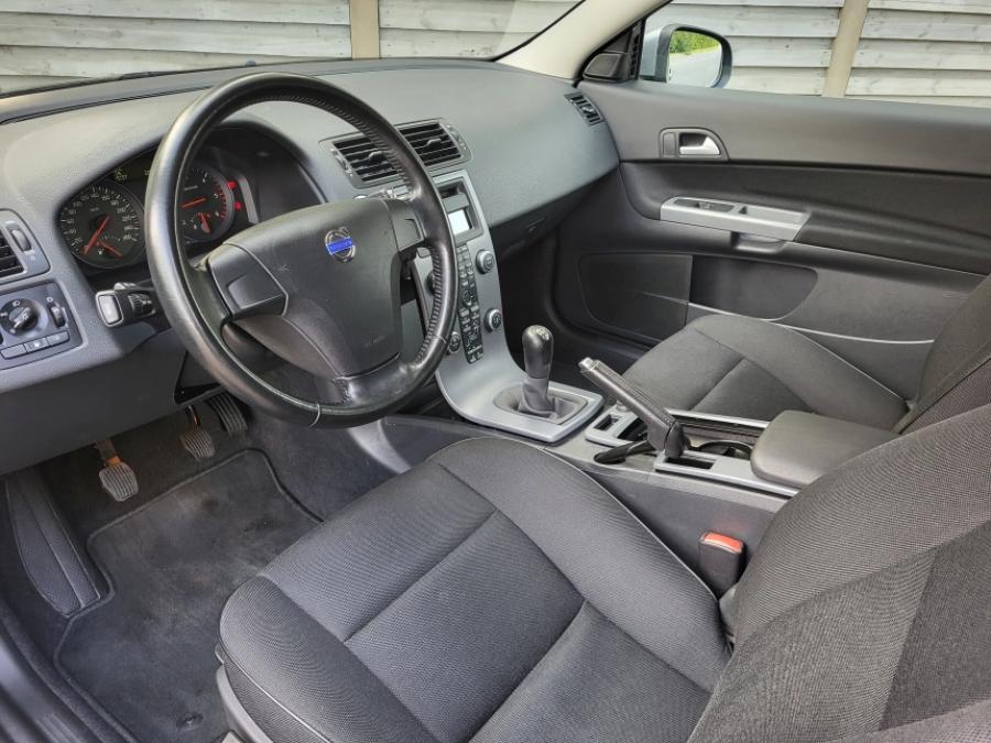 Melns Volvo C30 2010 Rīga, ar dzinēja tilpumu 1.60 L un nobraukumu 194 tūkst. km par 4290 €, foto 13 vietnē AUTOMOTO.COM.LV