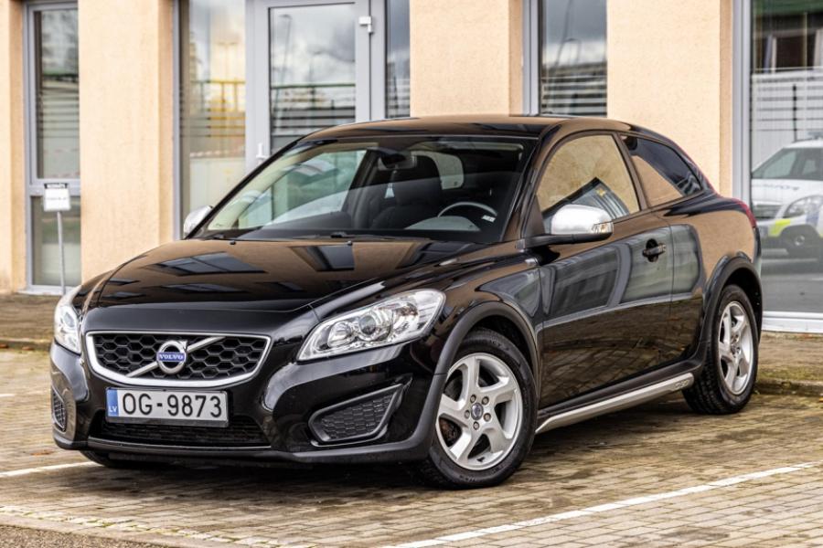 Melns Volvo C30 2010 Rīga, ar dzinēja tilpumu 1.60 L un nobraukumu 194 tūkst. km par 4290 €, foto 24 vietnē AUTOMOTO.COM.LV