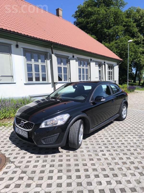 Black Volvo C30 2010 in Riga, with an engine capacity of 1.60 L and mileage of 213 thousand km for 3350 €, photo 1 on AUTOMOTO.COM.LV