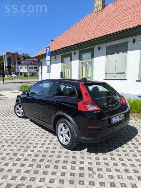 Black Volvo C30 2010 in Riga, with an engine capacity of 1.60 L and mileage of 213 thousand km for 3350 €, photo 3 on AUTOMOTO.COM.LV