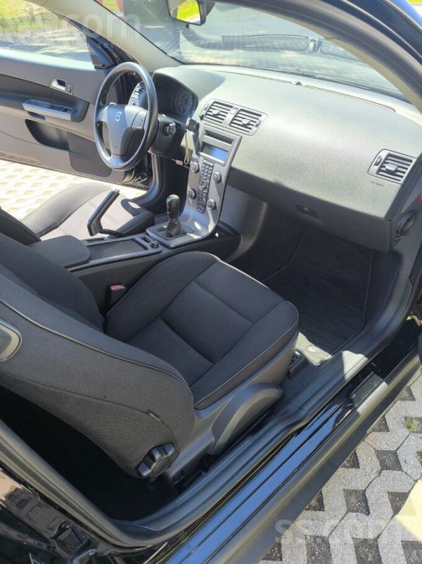 Black Volvo C30 2010 in Riga, with an engine capacity of 1.60 L and mileage of 213 thousand km for 3350 €, photo 9 on AUTOMOTO.COM.LV