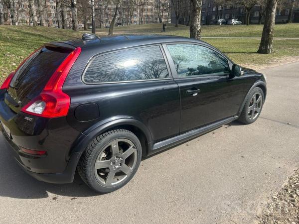 Melns Volvo C30 2010 Rīga, ar dzinēja tilpumu 2.00 L un nobraukumu 243 tūkst. km par 3650 €, foto 3 vietnē AUTOMOTO.COM.LV