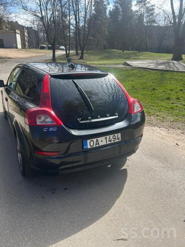 Melns Volvo C30 2010 Rīga, ar dzinēja tilpumu 2.00 L un nobraukumu 243 tūkst. km par 3650 €, foto 4 vietnē AUTOMOTO.COM.LV