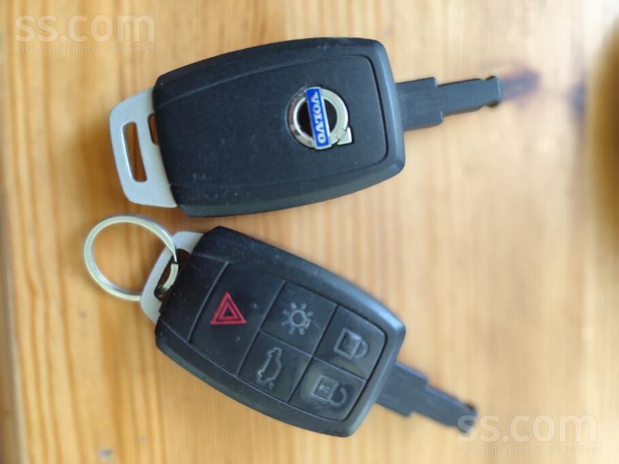 Melns Volvo C30 2010 Rīga, ar dzinēja tilpumu 2.00 L un nobraukumu 243 tūkst. km par 3650 €, foto 14 vietnē AUTOMOTO.COM.LV