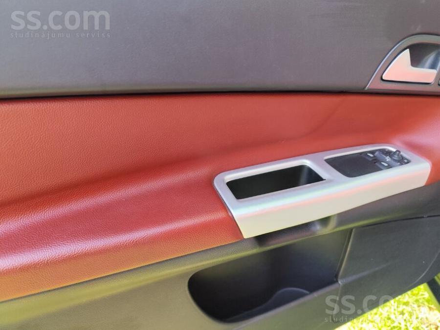 Melns Volvo C30 2010 Rīga, ar dzinēja tilpumu 2.00 L un nobraukumu 243 tūkst. km par 3650 €, foto 16 vietnē AUTOMOTO.COM.LV