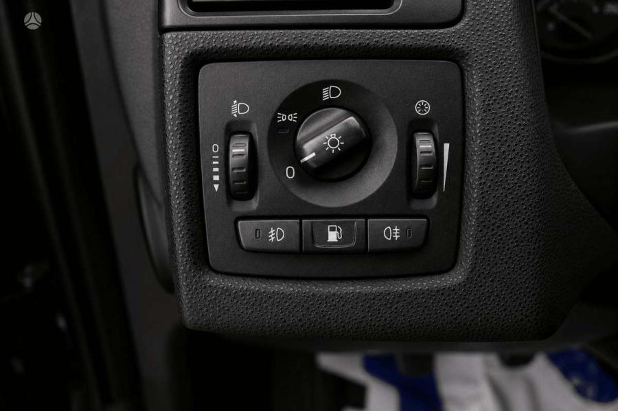 Black Volvo C30 2010 in Vilnius, with an engine capacity of 2.00 L and mileage of 250 thousand km for 3390 €, photo 8 on AUTOMOTO.COM.LV
