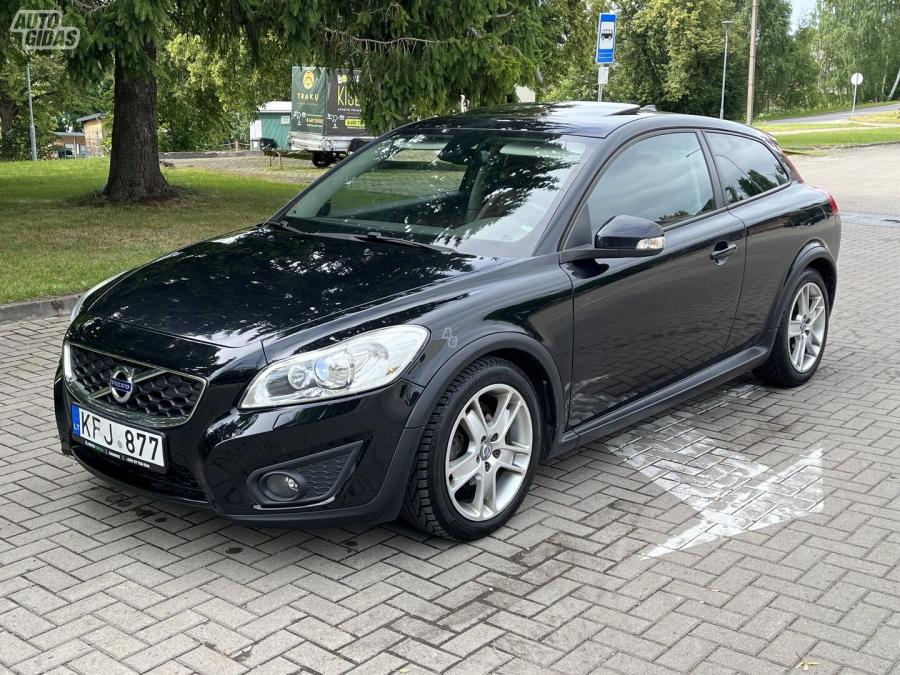 Black Volvo C30 2010 in Vilnius, with an engine capacity of 1.60 L and mileage of 285 thousand km for 2250 €, photo 3 on AUTOMOTO.COM.LV