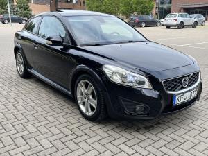 Black Volvo C30 2010 in Vilnius, with an engine capacity of 1.60 L and mileage of 285 thousand km for 2250 €, photo 4 on AUTOMOTO.COM.LV