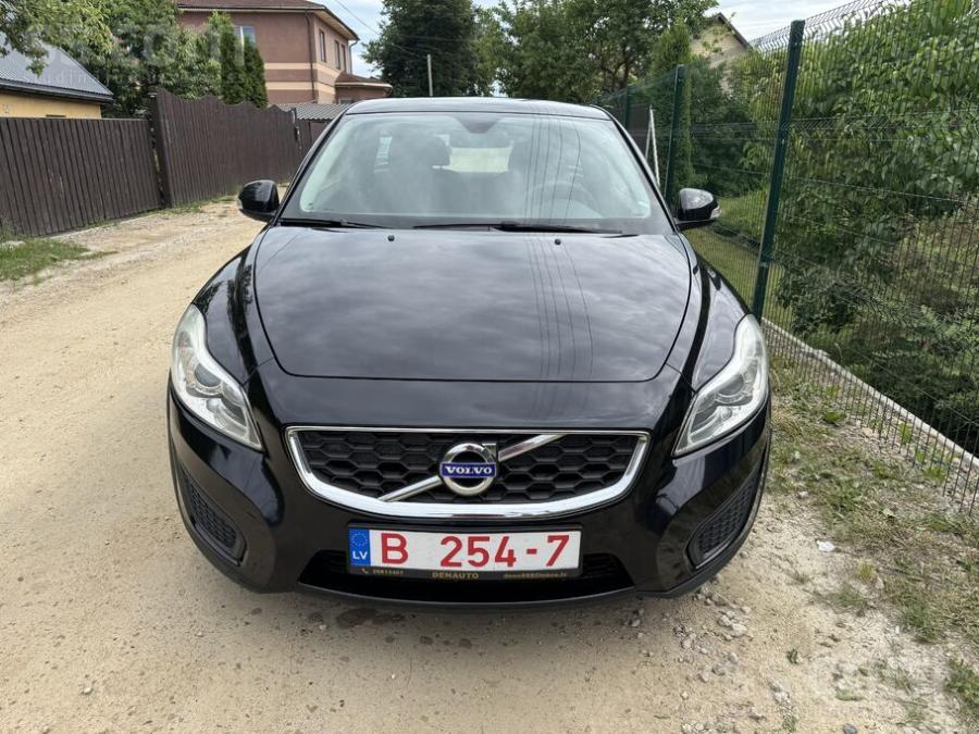Melns Volvo C30 2010 Rēzekne, ar dzinēja tilpumu 1.60 L un nobraukumu 288 tūkst. km par 4200 €, foto 3 vietnē AUTOMOTO.COM.LV