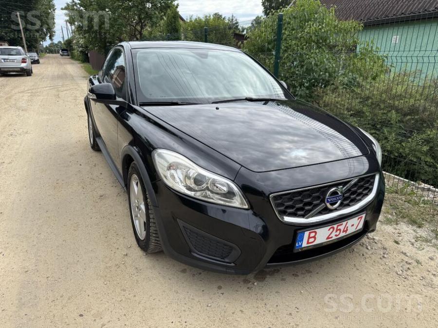 Melns Volvo C30 2010 Rēzekne, ar dzinēja tilpumu 1.60 L un nobraukumu 288 tūkst. km par 4200 €, foto 4 vietnē AUTOMOTO.COM.LV