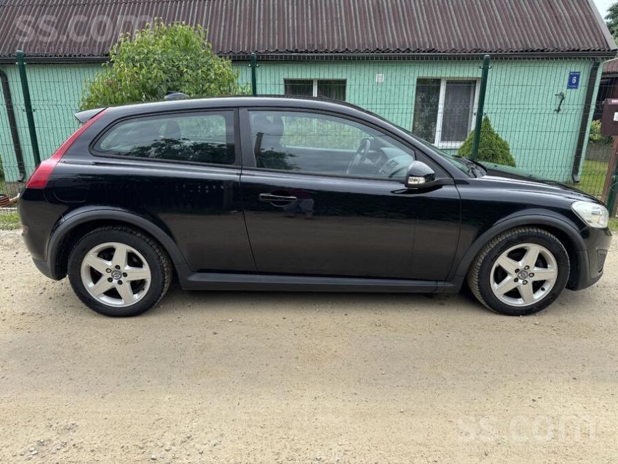 Melns Volvo C30 2010 Rēzekne, ar dzinēja tilpumu 1.60 L un nobraukumu 288 tūkst. km par 4200 €, foto 8 vietnē AUTOMOTO.COM.LV