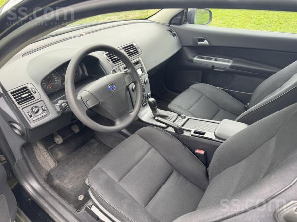 Black Volvo C30 2010 in Rezekne, with an engine capacity of 1.60 L and mileage of 288 thousand km for 4200 €, photo 8 on AUTOMOTO.COM.LV