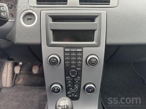 Melns Volvo C30 2010 Rēzekne, ar dzinēja tilpumu 1.60 L un nobraukumu 288 tūkst. km par 4200 €, foto 13 vietnē AUTOMOTO.COM.LV
