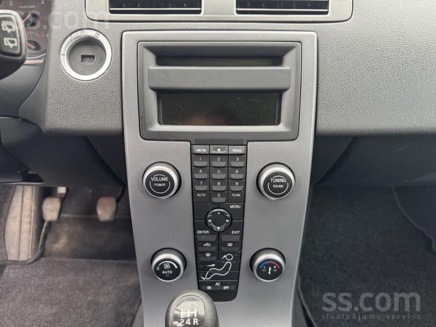 Melns Volvo C30 2010 Rēzekne, ar dzinēja tilpumu 1.60 L un nobraukumu 288 tūkst. km par 4200 €, foto 13 vietnē AUTOMOTO.COM.LV