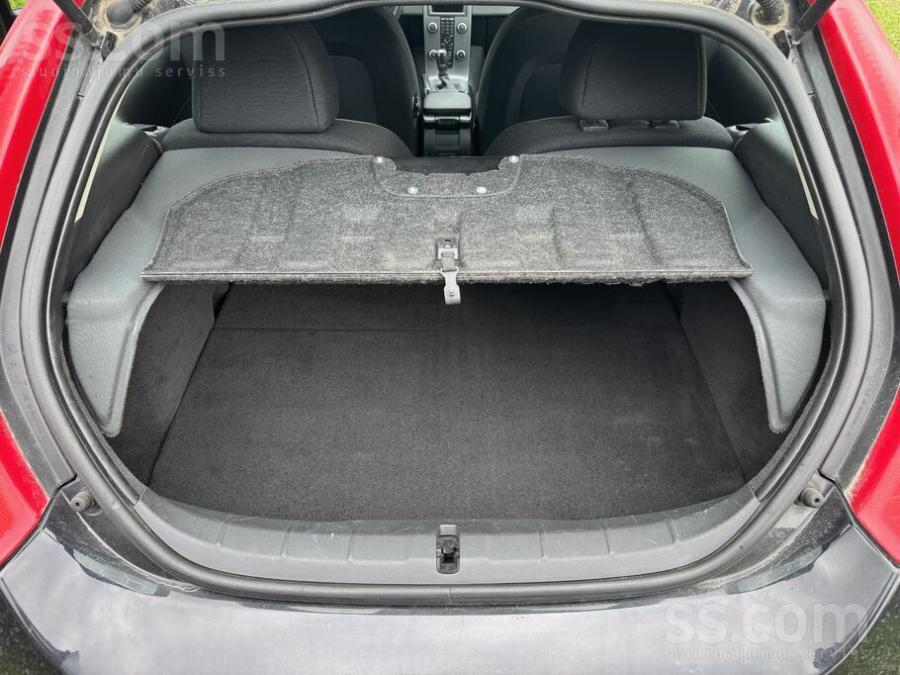 Melns Volvo C30 2010 Rēzekne, ar dzinēja tilpumu 1.60 L un nobraukumu 288 tūkst. km par 4200 €, foto 15 vietnē AUTOMOTO.COM.LV