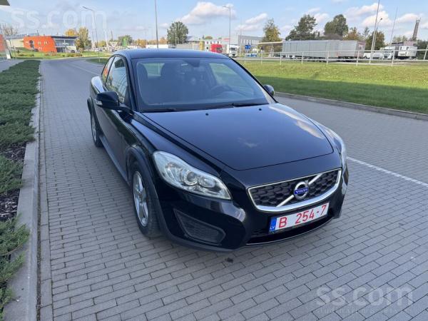 Melns Volvo C30 2010 Rēzekne, ar dzinēja tilpumu 1.60 L un nobraukumu 289 tūkst. km par 3950 €, foto 4 vietnē AUTOMOTO.COM.LV