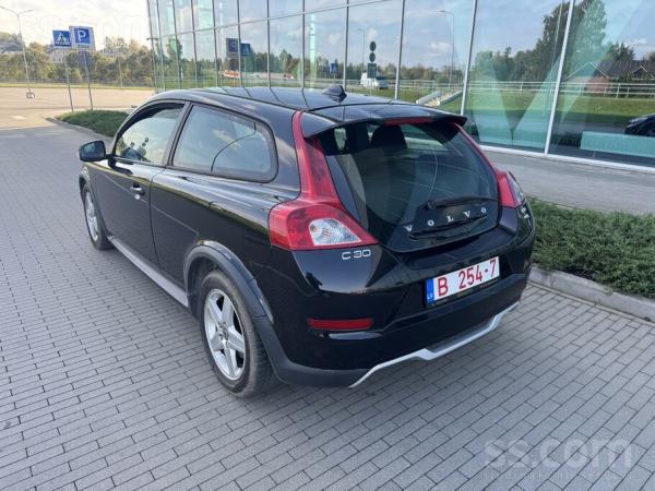 Melns Volvo C30 2010 Rēzekne, ar dzinēja tilpumu 1.60 L un nobraukumu 289 tūkst. km par 3950 €, foto 7 vietnē AUTOMOTO.COM.LV