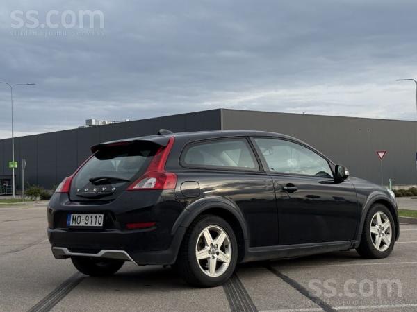 Black Volvo C30 2010 in Riga, with an engine capacity of 1.60 L and mileage of 270 thousand km for 3000 €, photo 2 on AUTOMOTO.COM.LV