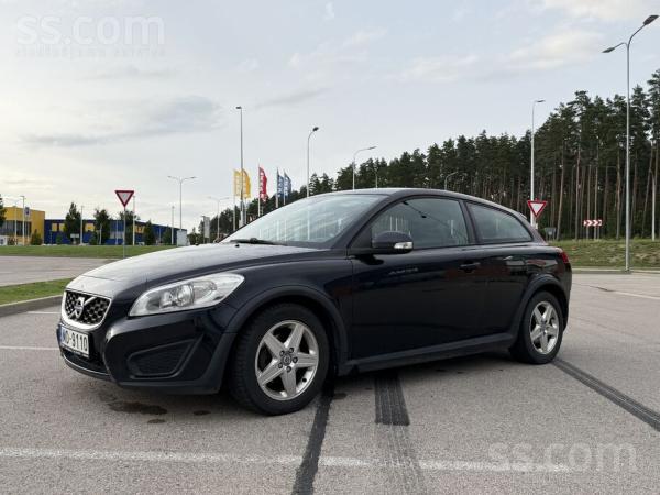 Black Volvo C30 2010 in Riga, with an engine capacity of 1.60 L and mileage of 270 thousand km for 3000 €, photo 3 on AUTOMOTO.COM.LV