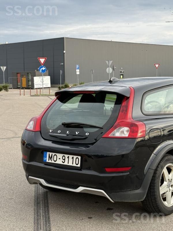Black Volvo C30 2010 in Riga, with an engine capacity of 1.60 L and mileage of 270 thousand km for 3000 €, photo 4 on AUTOMOTO.COM.LV