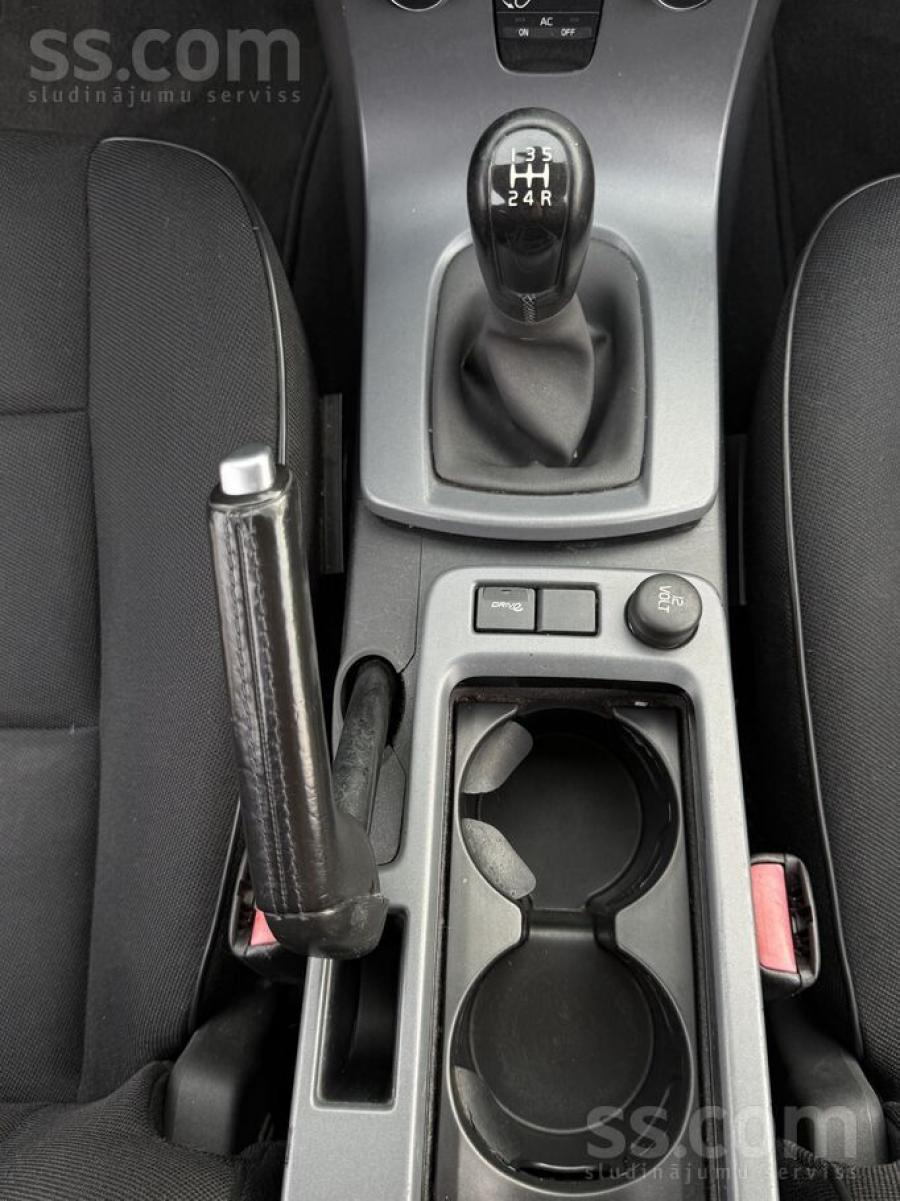 Black Volvo C30 2010 in Riga, with an engine capacity of 1.60 L and mileage of 270 thousand km for 3000 €, photo 8 on AUTOMOTO.COM.LV