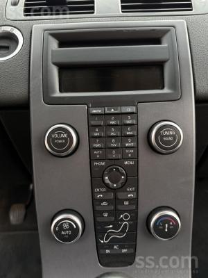 Black Volvo C30 2010 in Riga, with an engine capacity of 1.60 L and mileage of 270 thousand km for 3000 €, photo 9 on AUTOMOTO.COM.LV