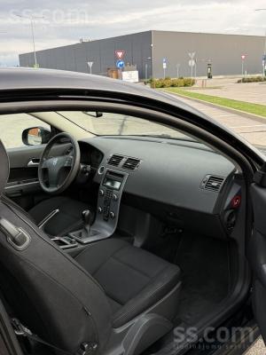 Black Volvo C30 2010 in Riga, with an engine capacity of 1.60 L and mileage of 270 thousand km for 3000 €, photo 10 on AUTOMOTO.COM.LV