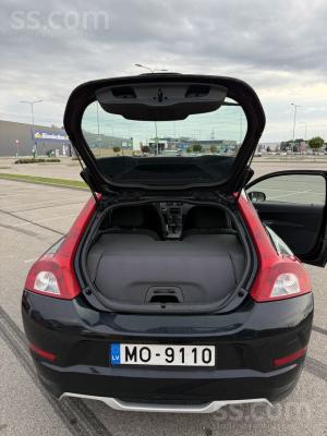 Black Volvo C30 2010 in Riga, with an engine capacity of 1.60 L and mileage of 270 thousand km for 3000 €, photo 11 on AUTOMOTO.COM.LV