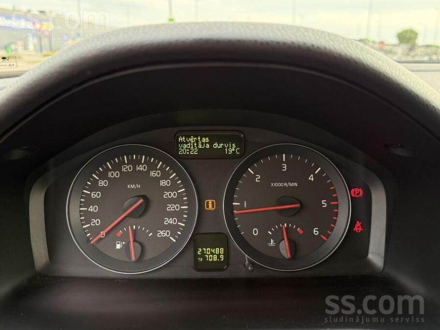 Black Volvo C30 2010 in Riga, with an engine capacity of 1.60 L and mileage of 270 thousand km for 3000 €, photo 12 on AUTOMOTO.COM.LV