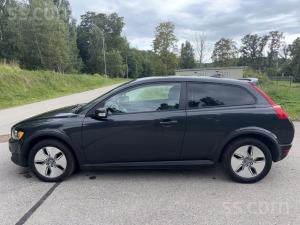 Black Volvo C30 2010 in Valmiera, with an engine capacity of 1.60 L and mileage of 334 thousand km for 2550 €, photo 3 on AUTOMOTO.COM.LV