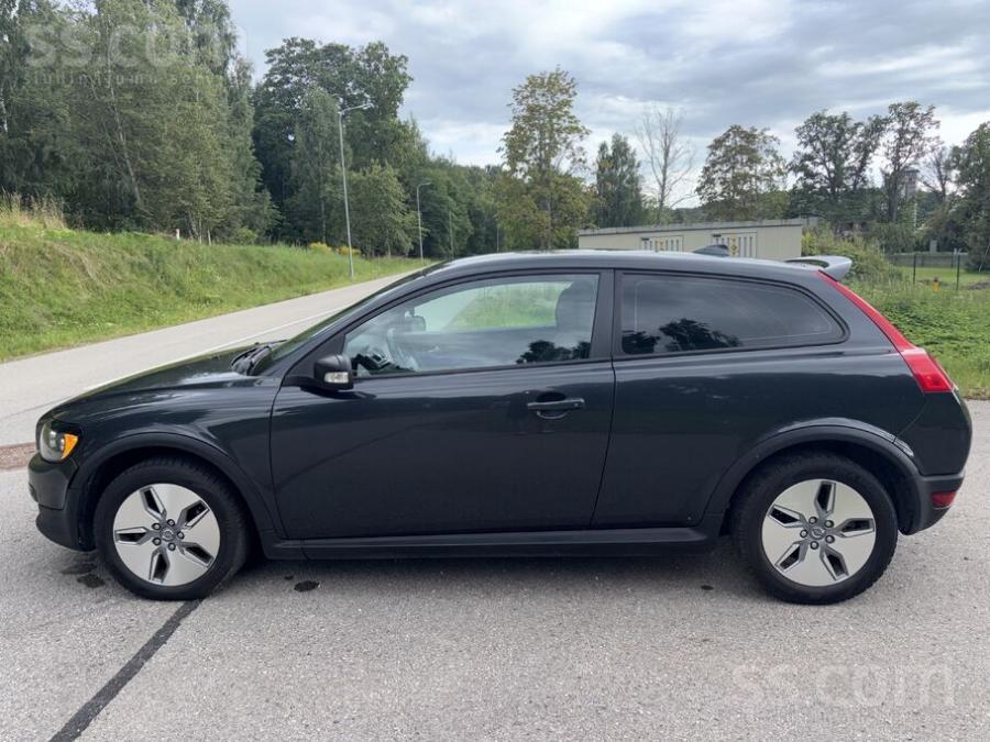Black Volvo C30 2010 in Valmiera, with an engine capacity of 1.60 L and mileage of 334 thousand km for 2550 €, photo 3 on AUTOMOTO.COM.LV