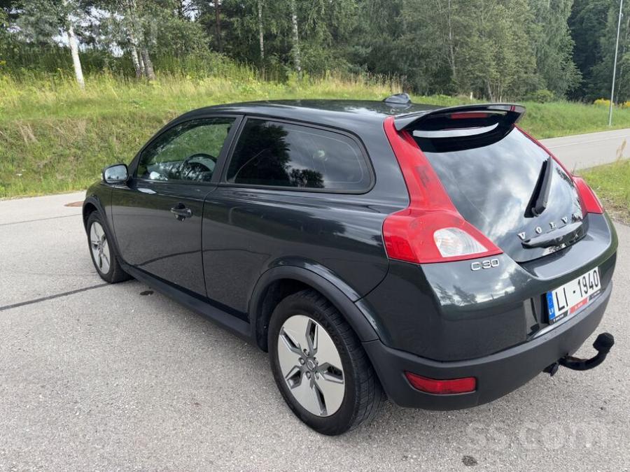 Black Volvo C30 2010 in Valmiera, with an engine capacity of 1.60 L and mileage of 334 thousand km for 2550 €, photo 4 on AUTOMOTO.COM.LV