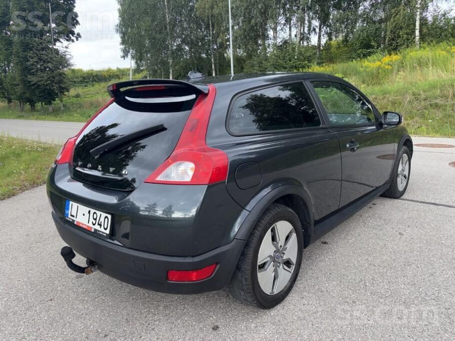 Black Volvo C30 2010 in Valmiera, with an engine capacity of 1.60 L and mileage of 334 thousand km for 2550 €, photo 6 on AUTOMOTO.COM.LV