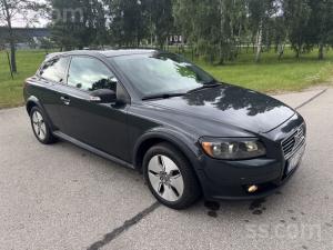 Black Volvo C30 2010 in Valmiera, with an engine capacity of 1.60 L and mileage of 334 thousand km for 2550 €, photo 8 on AUTOMOTO.COM.LV