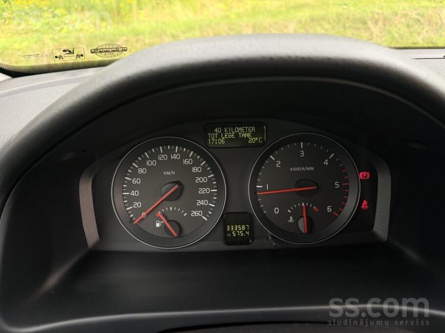 Black Volvo C30 2010 in Valmiera, with an engine capacity of 1.60 L and mileage of 334 thousand km for 2550 €, photo 13 on AUTOMOTO.COM.LV